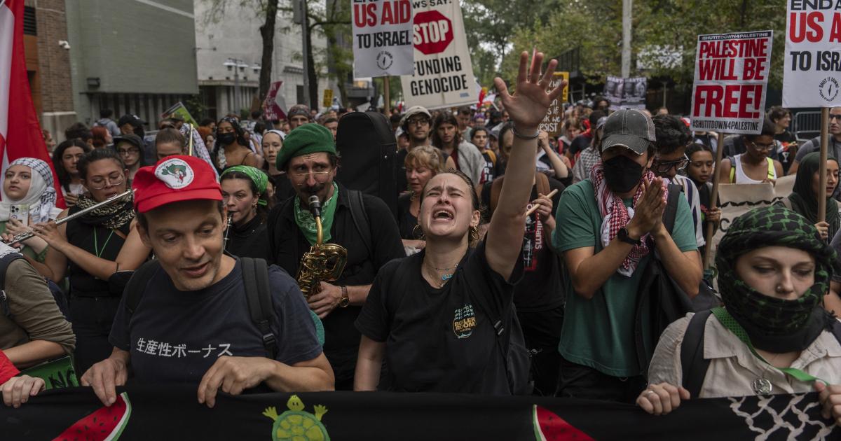 Thousands Protest Netan-NAZI UN Speech in NYCRevcoms Pose Challenge to ...