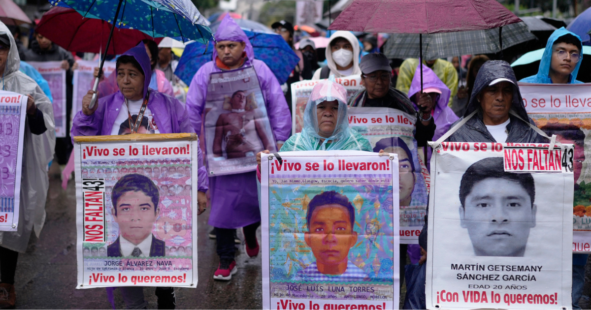 Ayotzinapa: Combative March of Thousands in Mexico City Denounces 10 ...