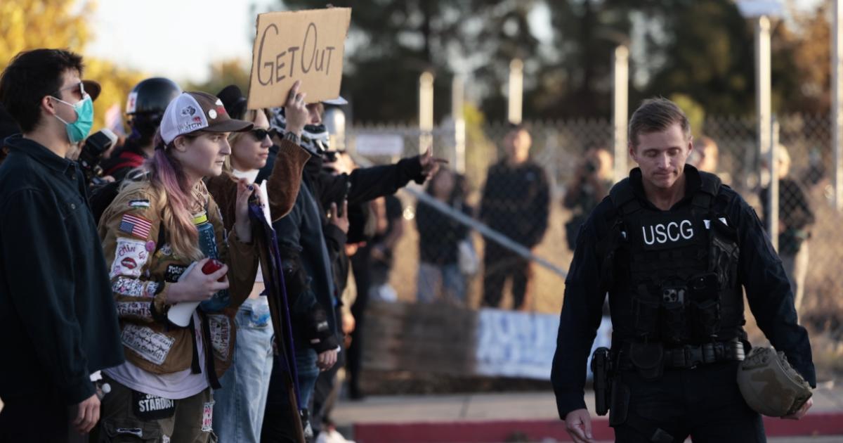 ICE Terror Raids Continue and Escalate—and People Respond | revcom.us